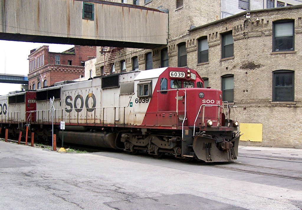 EB Soo 6039 pulls forward out of Muskego Yard in
